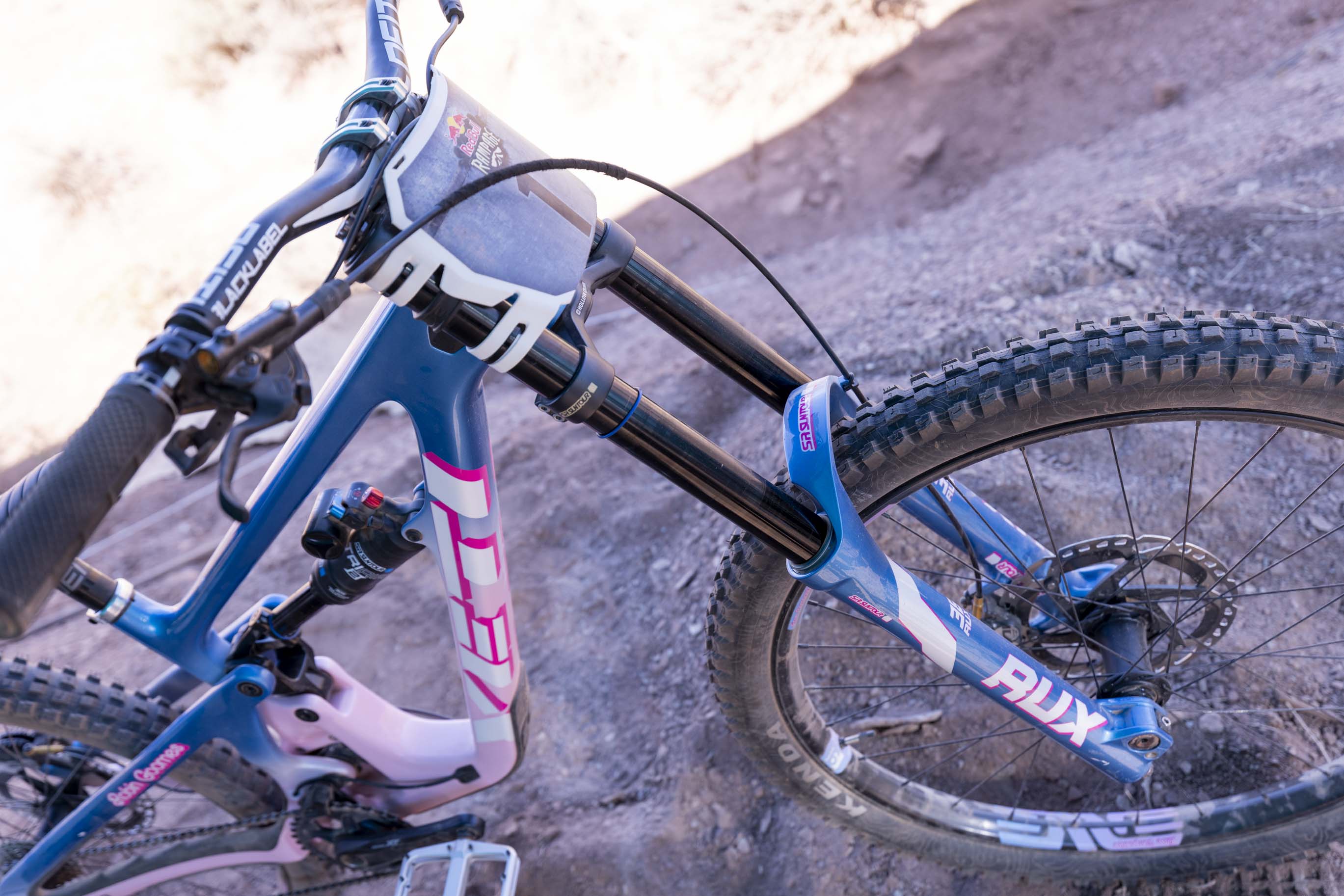 FOTO / VIDEO STORY - SR SUNTOUR Cycling