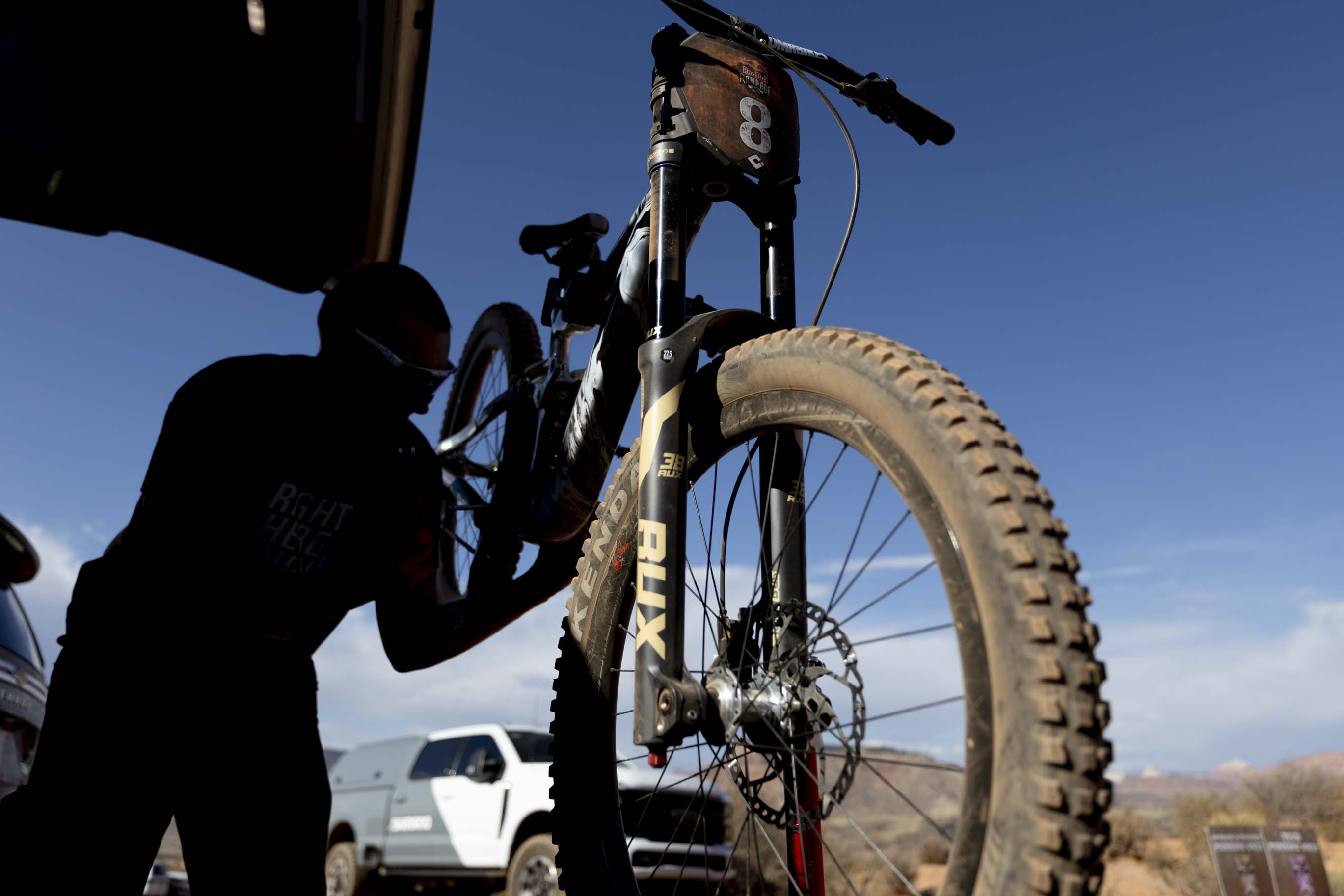 FOTO / VIDEO STORY - SR SUNTOUR Cycling